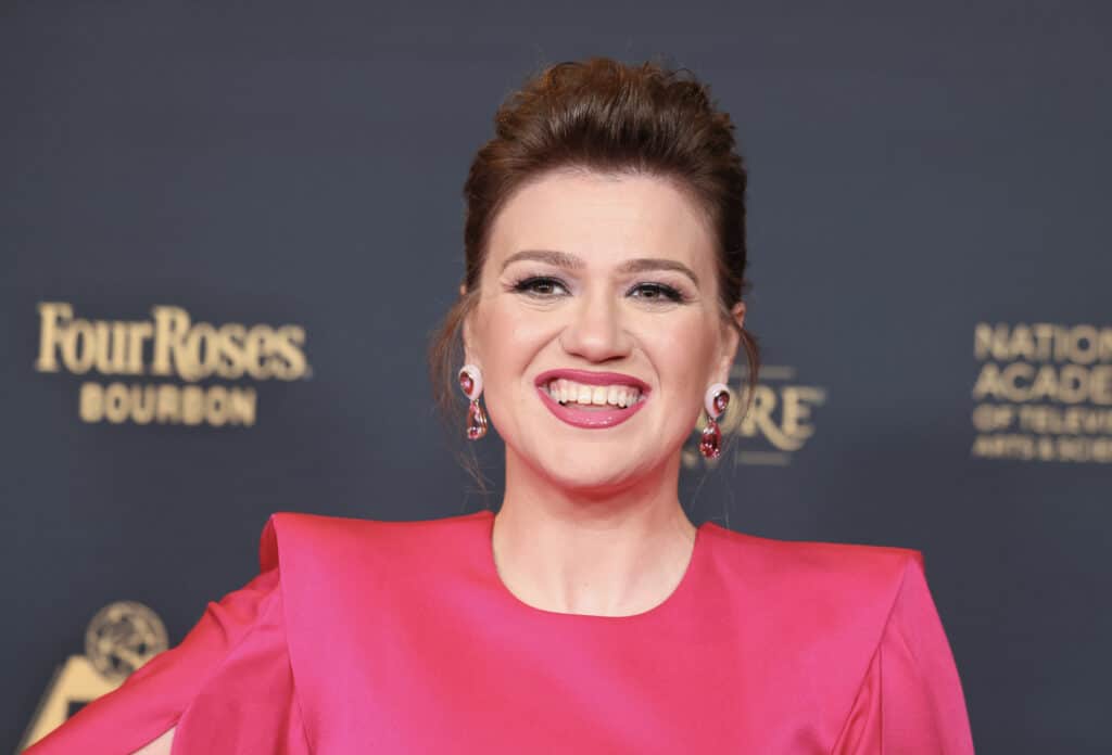 Kelly Clarkson Focused On Her Kids After Ex-Husband’s Death